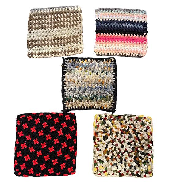 『Re:SockMat by challenged Products』靴下を製造すると必ず出る輪っかの端切れを「指編み」という技法で編んだマットブランド。靴下の端切れも靴下の産地、奈良県の広陵町の物を使用。生産はしょうがい者さんが手編みして...