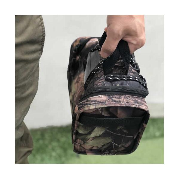 小さいけれどしっかりクーラーバッグ。 アイデア次第でマルチに活躍してくれる バニティクーラーバッグの登場です。キャンプではスパイスラックに。 旅ではコスメポーチに。 公園ピクニックではクーラーに。 ランチタイムでは保冷バッグに。バックサイド...