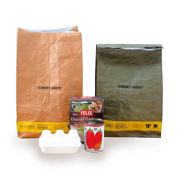 上部をクルクルっと巻いて抱えて持つタイプのクールバッグです。簡易保冷機能の裏地がついています。（こちら裏地が簡易素材のタイプとなります。保冷ポーチの取り外しはできません）お買い物や、お弁当用のポーチとして、またはデイリーに使うカバンの代わり...