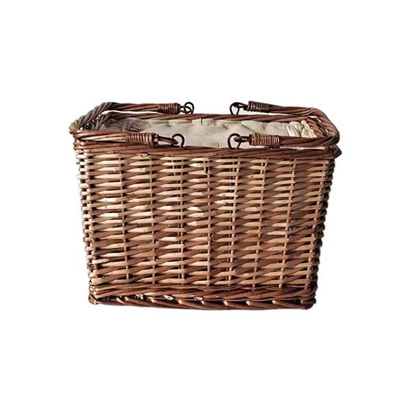 おしゃれなピクニックを演出する、ナチュラルなカゴ編みクーラーバスケット。2人分くらいのお弁当箱と水筒、カトラリーなどを入れて持ち運びOK。内側には保冷シートが貼ってあるのと、保冷剤を入れておけるポケットつき。食材が傷みにくくなっています。お...