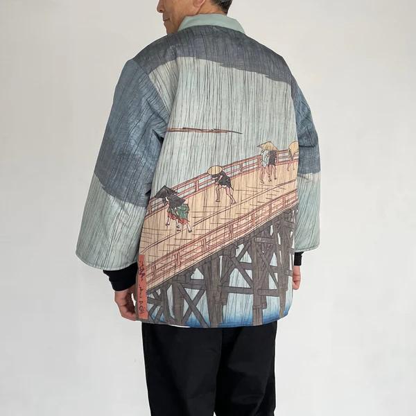 日本の浮世絵や世界の名画の半纏（はんてん）。【DAN-TEN 暖纏：ダンテン】大きめのサイジングで動きやすく暖かい、襟元がもたつかないすっきりとしたデザイン、日常の作業の邪魔になりにくい太く短い袖丈。日本伝統の生活着である「はんてん」からい...