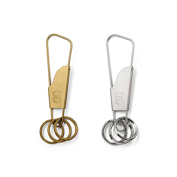 釣具のストリンガーをキークリップに置き換えて制作。ベルトループに掛けてカラビナのように使用できます。サイズ：W3×H11cm素材：真鍮、ニッケルメッキ、ステンレススチール生産国：日本※一部、使い込むうちに表面が酸化し真鍮独特の味わいを楽しん...