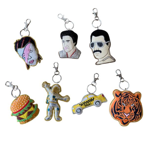 ポップなアイコンのチャーム。サイズ：BOWIE 約6.,5×6.5×2cmELVIS 約7×5.5×2cmFREDDIE 約6.5×10.5×2cmBURGER 約8×7.5×2cmSPACEMAN 約8.5×11×2cmN.Y.TAXI ...