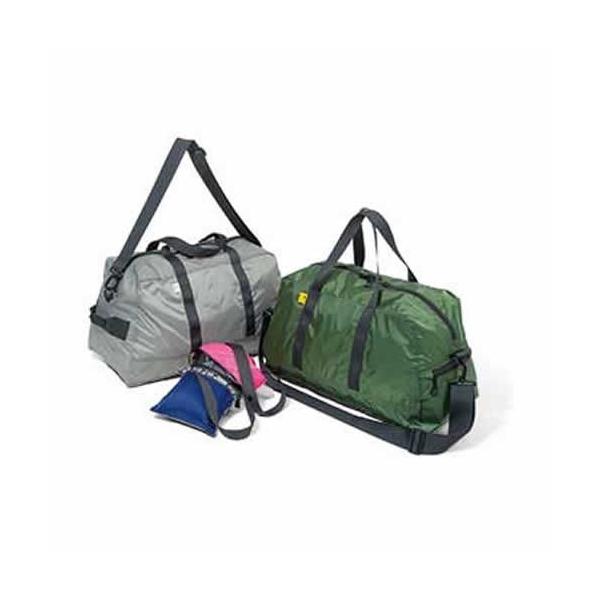 ライトウェイトなオーバーナイトサイズのボストンバッグです。丈夫なリップストップナイロンに滑りのよい10号のコイルファスナーを付属させました。サイズ：W550×H300×D260mm素材：ナイロン生産国：中国備考：付属の200×160mmの小...