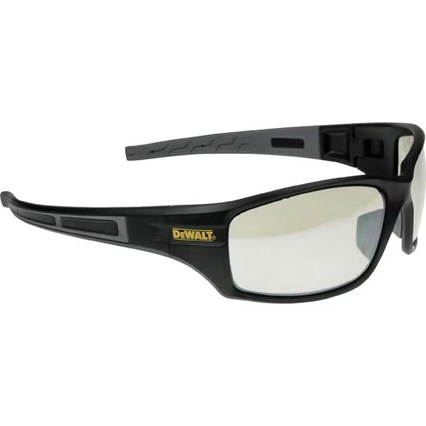顔に沿ってカーブしているラップアラウンドデザインのDEWALT GEARオーガーセーフティーグラス。■ゴム素材のノーズピーズで装着感は快適です。■テンプルは滑り止め付き。■耐衝撃性ポリカーボネートレンズ。■耐衝撃性に関するANSI Z87....