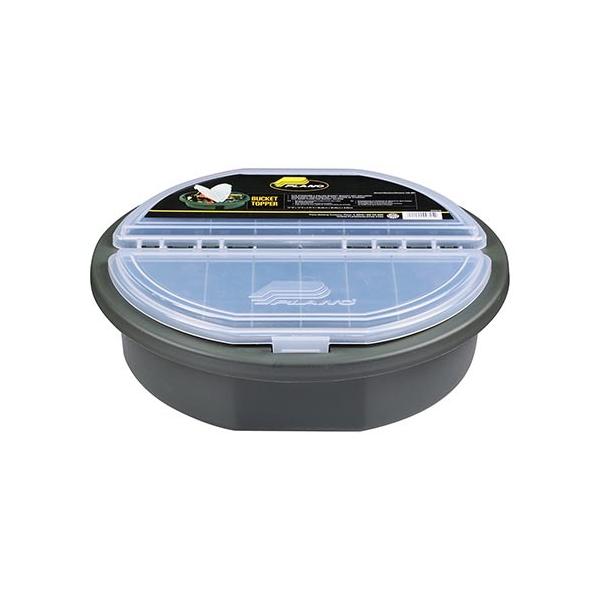 標準的な 5 ガロンバケツにフィット。2 カ所のストレージ。サイズ：約φ31xH9cm素材：プラスチック生産国：アメリカご注意： 本製品はアメリカからの直輸入品となります。 パッケージの傷み、使用に問題のないキズ、汚れなどがある場合がございます。