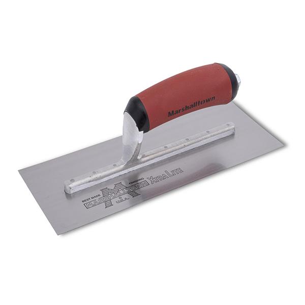 疲労軽減、作業性を高める為DuraSoft&amp;#174;（デュラソフト）グリップを採用。また、ハンドルはXtralite&amp;#174;マウントでブレードにステンレスのスルーリベットで固定されていて背金がはがれにくくタフで土間の現...