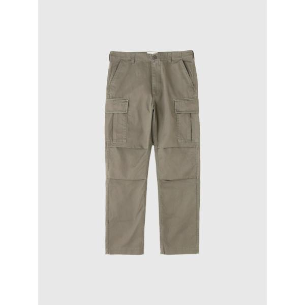 AVIREX BASIC FATIGUE PANTSアビレックス ベーシック ファティーグパンツ貨物船で荷役作業などに従事する人たちの間で使われるようになった作業用のパンツで、膝上の左右に大きなポケットが付けられているのが特徴です。6つポケ...