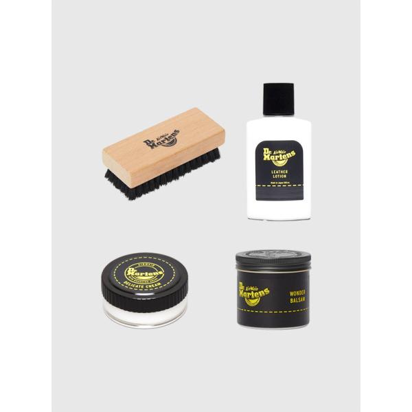 DR.MARTENS Shoe Care Goodsドクターマーチン シューケア【BRUSH(AC776000)】木製の取っ手に豚の毛を使用したドクターマーチンのブラシです。ワックスを塗る前やホコリ、汚れなどを取り除く際にご使用ください。【...