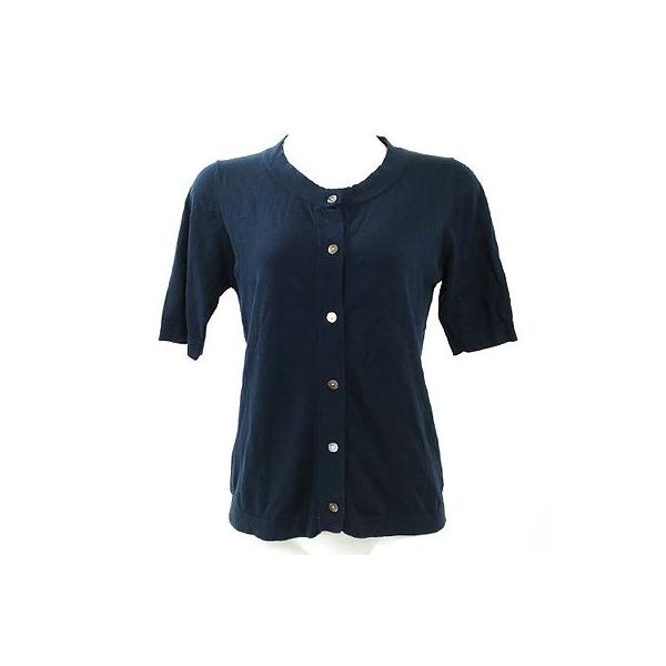 シンプルデザインが魅力的なカーディガン♪ 定番のネイビーで合わせやすく、ヘビロテ間違いなし☆ 柔らかなコットン素材をお楽しみ下さいね。 ボタンを閉じてカットソーとして着ても◎！ 首まわり、袖口、裾にヨレが見られます。   着丈約55.5cm...