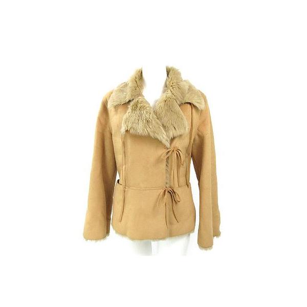 あったかムートンのコートが入荷しました★ フロントの留めがリボンなのがポイント☆ 落ち着いたカラーなので、どんなコーデに合わせて頂けます！ 上品なアイテムなので、お出かけなどいろんなシーンに◎♪ 寒い季節にぴったりなので、オススメです！　 ...