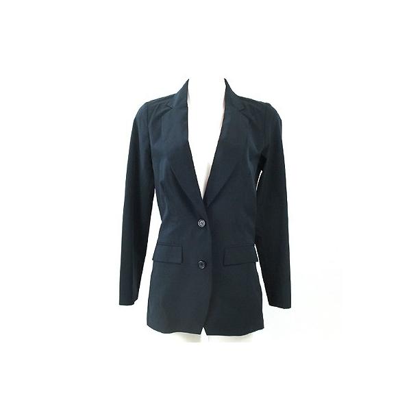 裏地無しでサラッと羽織ることのできる シャツ感覚のジャケットです ストレッチが効いているので動きやすく 着心地◎  バスト約90ｃｍ　着丈約70.5ｃｍ　袖丈約61ｃｍ　肩幅約35ｃｍ　　  　　【サイズ】：（38)  　　【素　材】：（ポ...