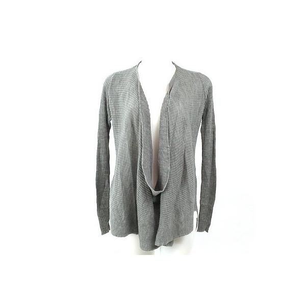 ゆったりとしたデザインが大人の女性らしいアイテム フロントのドレープデザインが◎ コーディネートがしやすくオススメのアイテムです。  バスト約90ｃｍ　着丈約82.5ｃｍ　袖丈約64ｃｍ　肩幅約31ｃｍ　　  　　【サイズ】：（-)  　　...