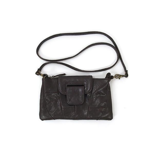 こなれ感が大人可愛いポシェット☆ USED感と落ち着いたカラーが素敵なポシェット。 ちょこっとお出掛けに必要なものを入れるのにジャストな 使いやすいサイズです。 ファスナー＆マグネット式デザインフラップ開閉。 内側にはオープンポケットが２つ...