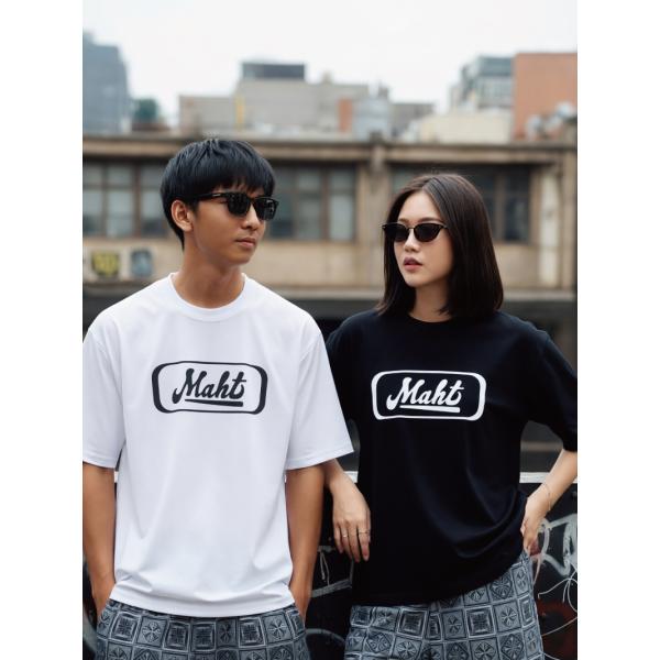 前面の新ロゴが特徴的で幅広く活躍出来る半袖Tシャツです。新しいコットンライクな素材を使用し吸汗速乾で様々なシーンで活躍。サラッとした肌触りと通気性も抜群。1枚でも重ねて着ても良い商品です。○商品詳細○商品名：MAHF LOGO コットンライ...
