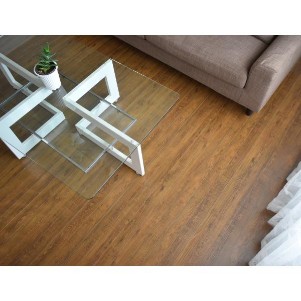 【商品情報】サイズ：約260×260cm　江戸間4.5帖サイズカラー：ブラウン組成表面　特殊エンボス加工中　ＭＤＦ（繊維板）裏面　不織布厚み：約4mm板幅：70mm（特徴）施工業者に頼むことなく、畳やじゅうたんの部屋が簡単にフローリングに変...