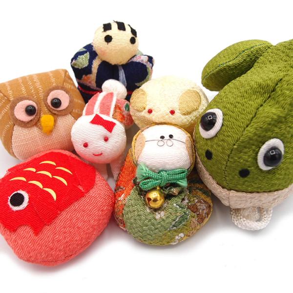 つるし飾り ちりめん細工 10個入り セット 可愛らしい和飾り 小物 プレゼントにも 在庫限り 吊るし雛 つるし雛 縮緬 小さい 蛙 おたまじゃくし うさぎ 雪うさぎ 卯 猫 ふくろう お手玉 巾着 送料無料 つるし飾り x760◆素材化繊...