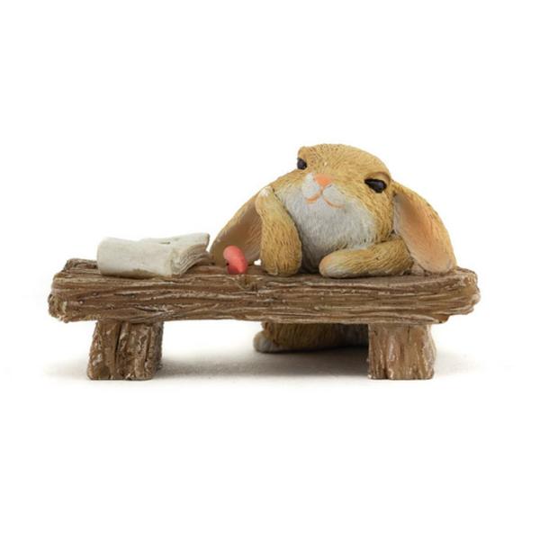 セール！即納！ベンチで空想にふけるウサギ彫像 幅約6ｃｍバニー置物彫刻 贈り物（輸入品）----------------------------Bunny DayDreaming on Bench (Min. 4)トップ・コレクション製製品...