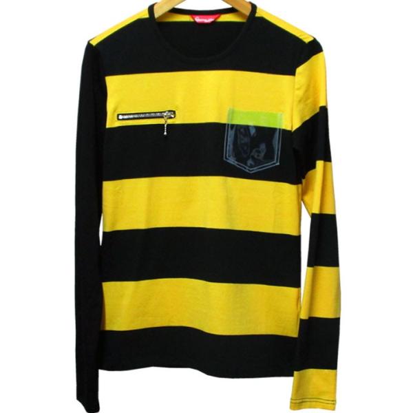 ROMANTIC NEUROSIS（ロマンチックノイローゼ）のプラスチックポケット ボーダーTシャツ 長袖です。左胸にプラスチックポケット、右胸にはボールチェーンZIPを配し、ロッカーズ＆パンクテイストをさりげなく主張するデザインとなってお...