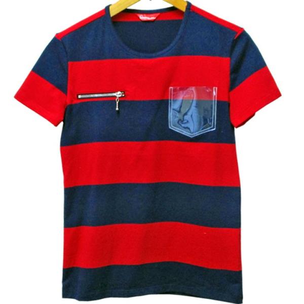 ROMANTIC NEUROSIS（ロマンチックノイローゼ）のプラスチックポケット ボーダーTシャツ 半袖です。左胸にプラスチックポケット、右胸にはボールチェーンZIPを配し、ロッカーズ＆パンクテイストをさりげなく主張するデザインとなってお...