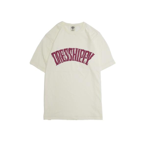 DRESS HIPPYよりDH COLLEGE S/S TEE がリリース。ロゴデザインはJACK O 氏に依頼。バンドTEE的な感じでさらっと着こなせる一枚です。