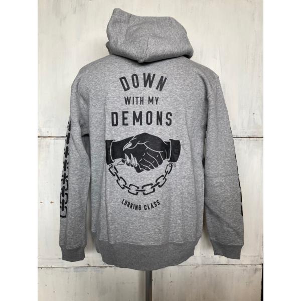 イラストレーター、デザイナー、パーティーアニマルそして父親でもあるSKETCHY TANKがアートワークを手がけるカリフォルニア発「SKETCHY TANK」(スケッチータンク)。クールなタトゥーアートで、スケート、サーフ、低俗なアートとデ...