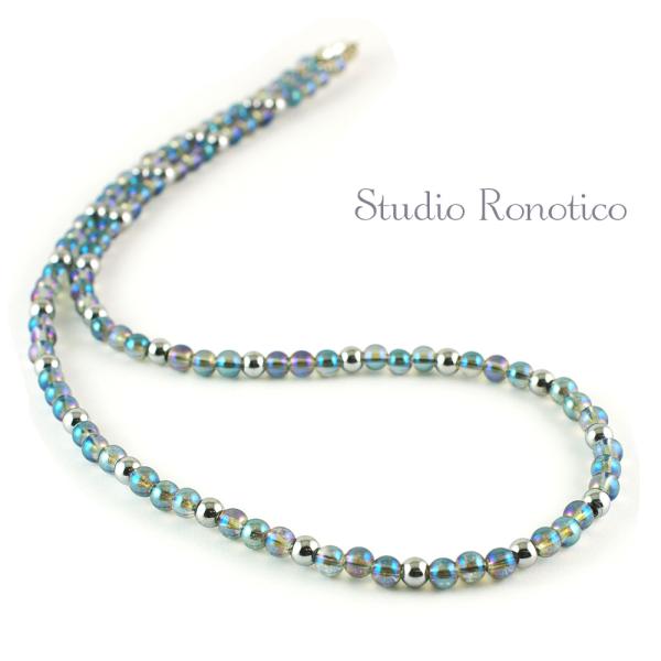 美しいブルーフラッシュクリスタル を使用した、スタイリッシュで魅力的な磁気ネックレスです。水晶にチタンを蒸着したオーラコーティングは幻想的な輝きを放ち、上品な色合いで、色々なコーディネイトにあわせやすい爽やかな色調です。4ｍｍ丸玉のブルーフ...