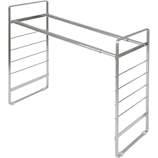 シンクまわり収納の最適解。別売りの水切りかごやスポンジラックをセットしてお好みにカスタマイズできるベースラックです。シンク上の空間を利用できるので、作業スペースは広々使えます。幅60〜95cmまで伸縮し、幅広いシンクに対応します。【材質】本...