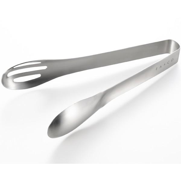 シンプルなフォルムに使いやすさを凝縮したトングです。握りやすく、食材を挟みやすい硬さで、片面には３つのスリットを入れました。スリット面を下にして使えば、料理の水分を切ることができ、反対のスプーンを下にして使えば汁ものなどの具材を汁ごとサーブ...