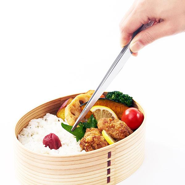 先端がぴったり合い、すべりにくい特殊加工で細かな食材や薄い食材もしっかりつかめます。野菜を彩り良くのせたり、お弁当に詰め合わせたり。盛り付けから取り分けまで幅広く使えます。食器洗い機対応。【サイズ】全長180mm×全高28mm【重量】28g...