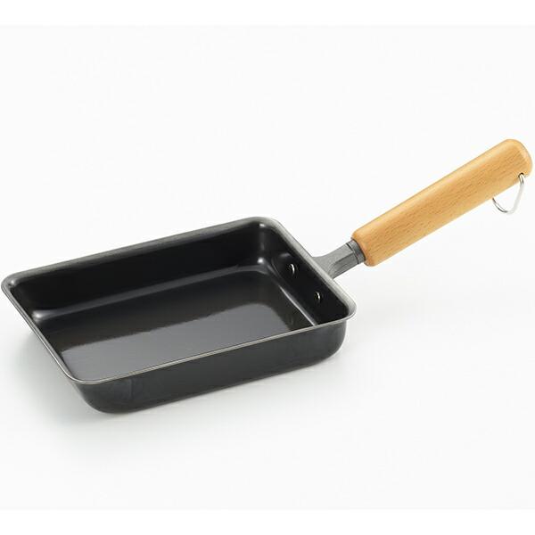 【鉄製】鉄製だから丈夫で長く使える、使うほどに油が馴染む。熱廻りの良い鉄製なので炒めものはシャキッと、チャーハンはパラっと仕上がります。【底面打出し加工】打出しなので底面の歪みが少なく、耐久性に優れています。【サイズ】全幅133mm × 全...