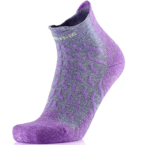 【このドライ性能が、常識を覆す。】サーミック・トレッキング＆登山用ソックス最大のアドバンテージは、湿度と温度を適切にコントロールするテクノロジーです。シューズ内に滞留した湿気を含んだ空気を効率的に外部へ排出するユニークなデザインパターンを開...