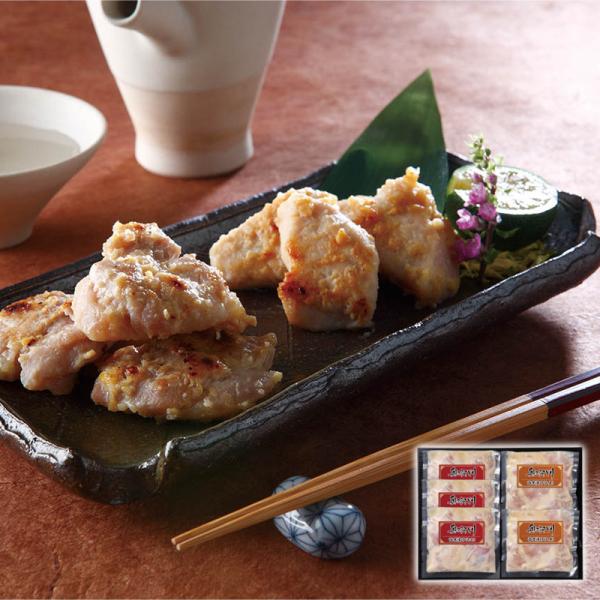 肉質の柔らかさと風味が特長の奥三河どり。西京味噌の程よい塩味と香りがしみ込んで旨みが凝縮された、ジューシーなモモ肉としっとりとしたムネ肉の2種をセットでお届けします。フライパンで焼いてお召しあがりください。箱サイズ(cm)：20.4×29....