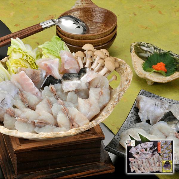 冬の食卓を賑わす料理、ちり鍋。その中でも「ふくちり」は旨味たっぷりの奥深い味わいの鍋です。アラは国産のトラフグ、身は日本海産天然マフグを使用しました。香ばしくまろやかな「ひれ酒」と共にご堪能ください。残ったダシでつくる「雑炊」もまた格別の味...