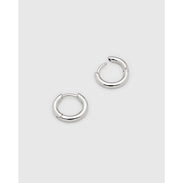 -商品説明-クラシックフープ・スモールは、タイムレスでクラシックなフープピアスです。トムウッドのコレクションの他のカフスやフープと組み合わせても、または単体でもスマートに着用いただけます。このイヤリングは、ポリッシュ仕上げのスターリングシル...