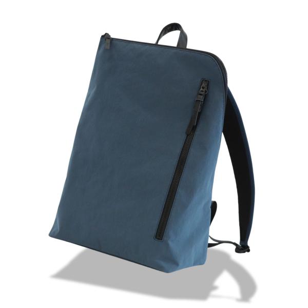 超軽量＆撥水加工で雨の日も晴れの日も使いたくなるリュック。ショルダーには衝撃吸収性の高いクッション材を使用しているから疲れにくい！PCポケット付きでビジネスシーンでも大活躍。シンプルでスタイリッシュなデザインだからシーンを選ばず使いやすいリ...