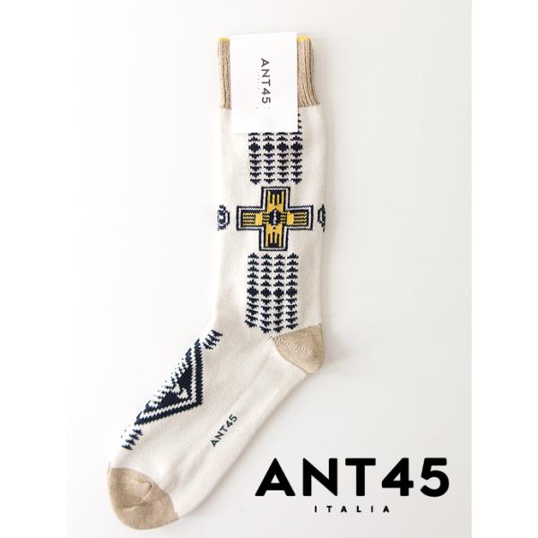 2021年デビューの新鋭ソックスブランド「ANT45/アント クワランタチンクエ」より、久々に楽しいソックスが入荷しました。紋章のような幾何学模様でやや厚手のカジュアルソックスです。履くたびに気分が高揚するソックスを是非お試しください。▼プ...