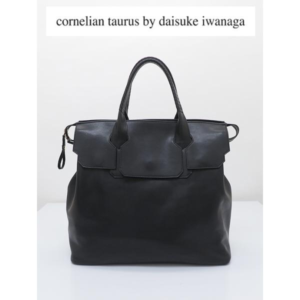 メイドインジャパンの美しいバッグブランド「cornelian taurus by daisuke iwanaga」のブリーフケース「key hole boston」が入荷しました。フラップカバーで中身を保護出来るボストンバッグです。フラップ...