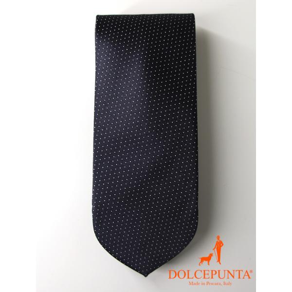 「DOLCEPUNTA/ドルチェプンタ」より、シルクサテン地にマイクロドットがデザインされたネクタイが入荷しました。ブランドアイコンの大剣/小剣のスウィートポイント(ハート型)のデザインが特徴のネクタイです。表地と芯地の間に高級裏地として知...