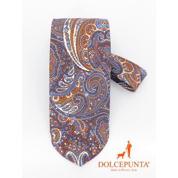 ブラウンをベースにしたペイズリープリント柄です。ブランドの特徴である大剣・小剣のハート型のデザインは完成された美しさと気品を兼ね備えています。細部への拘りも素晴らしく、芯材をキュプラで一度包み、その外側にシルク生地を巻くことより表地の毛羽立...