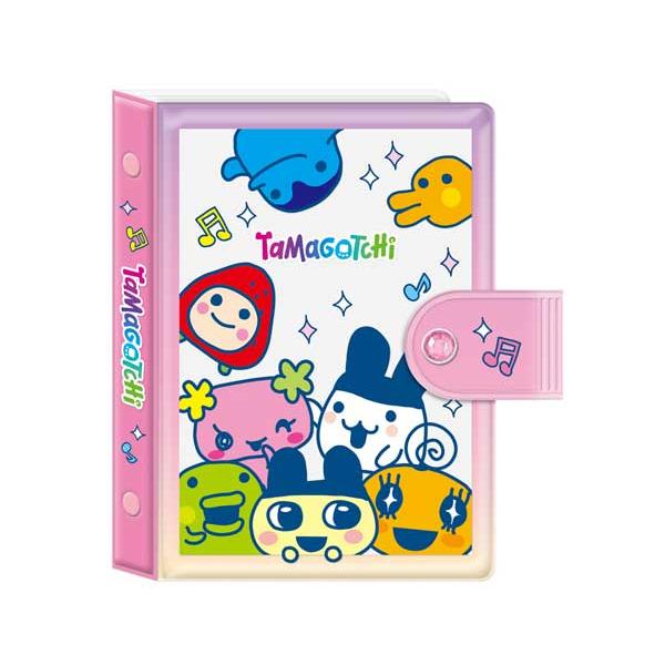 たまごっちのシールバインダー ！サイズ：約H155×W110×25mmリフィル：10枚付き原産国：中国ネコポス対象品（ポスト投函にてお届けいたします）*厚さが3cmまでの商品*宅配便をご希望の場合には、宅配便送料に訂正させていただきます。*...