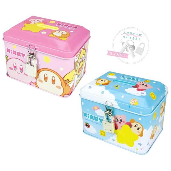 星のカービィのカギ付き缶バンク♪スペアキー2本付き大切な小物も入れて使うことも可能♪カラー◎ひょっこり・ぼうけんサイズ◎約H84×W113×D83mmパッケージサイズ◎H93×W118×D100mm重量：約114g素材：ブリキ