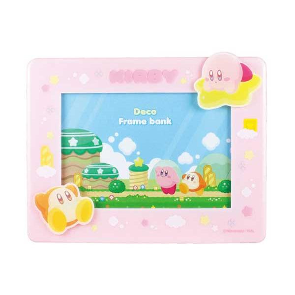 星のカービィのデコフレームバンクサイズ◎約H121×W159×D50ｍｍパッケージサイズ◎H150×W185×D70mm素材：ABS アクリル樹脂