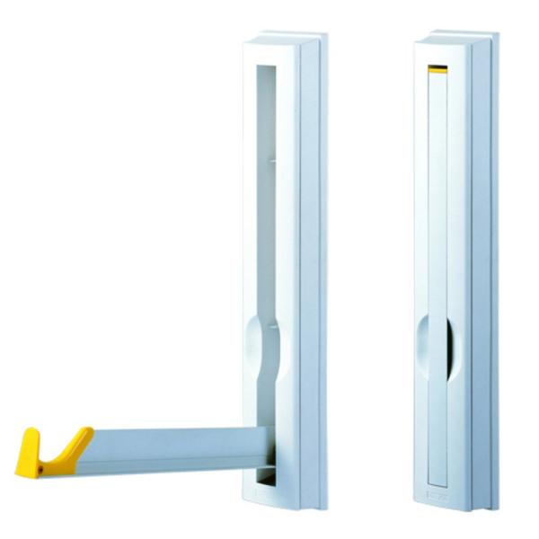 【商品概要】用途:壁面直付用色:シルバーグレー仕上:アクリル焼付塗装セット内容:本体2本・トラスタッピングねじSUS4.5×45 4本入り数:1セット2本入注意:本製品は屋外では使用しないでください。下地は室内物干しの制限荷重に十分耐えられ...