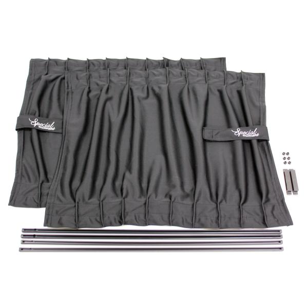 【商品概要】本体サイズ:約50(W)×39(H)cm ●入り数:2枚入 ※窓枠の高さ37~44cmが目安 ●ストレッチタイプ ●カラー:ブラック【素材】本体:ポリエステル他(難燃性素材使用) カーテンレール: アルミニウム(上)/ABS樹脂...