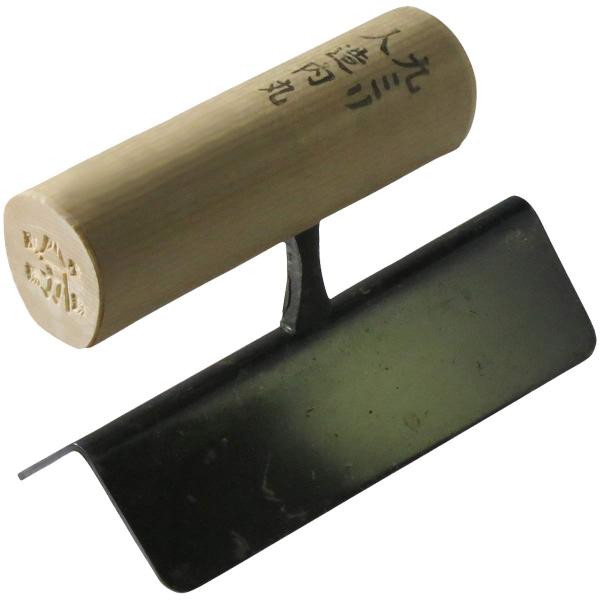 【商品概要】出隅の仕上げ(面引き)作業に用いる鏝です。全長 : 120mm 面サイズ : 9mm【商品説明】【商品詳細】ブランド：東京西勘(Tokyo Nishikan)商品種別：DIY・工具・ガーデン商品名：東京西勘(Tokyo Nish...