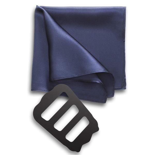 【商品概要】シルクでしか味わえない独特の光沢感と、滑らかな肌触りをお楽しみください。結婚式やパーティーなどのフォーマルなスーツスタイルから、普段のカジュアルスタイルまで、幅広く活躍するポケットチーフです。初めての方でも安心！ チーフの折り方...