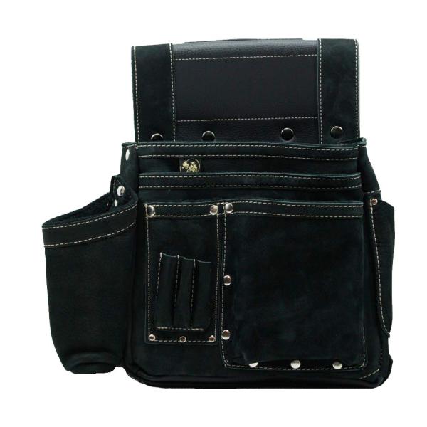 【商品概要】朱雀シリーズ【 国産ヌバック革製釘袋 黒 四型】【サイズ】横幅220mm ・縦−全長320mm ・縦−１段目ポケット220mm ・墨つぼポケット高さ130mm ・マチ幅50mm柔らかながらも丈夫な国産のヌバック牛革製。使うほどに...