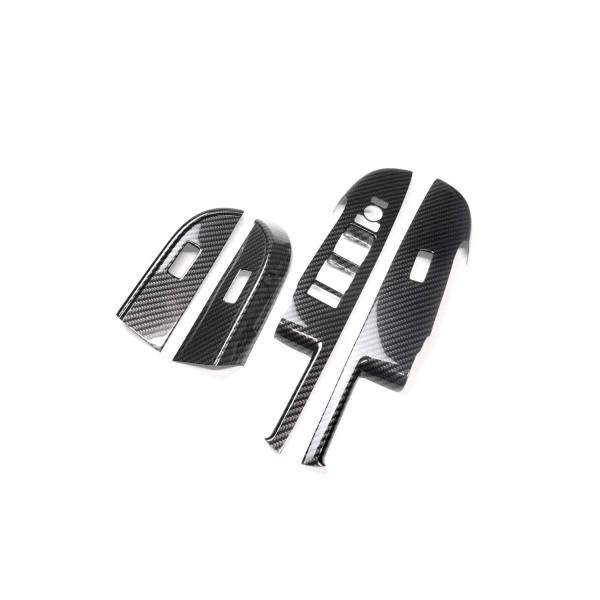 【商品概要】トヨタ ライズ 200系（2019年11月-） 専用パーツ。一部改良後の車両(2022年11月〜)は装着未確認。トヨタ ライズの純正部品から専用の型を起こして作られたドレスアップパネルです。実車でのフィッティングも確認済み。表面...