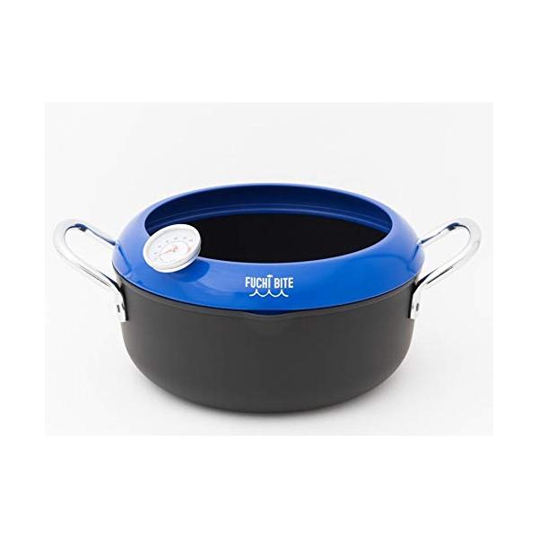 【商品概要】日本製 サイズ(cm)： 20 材質(取手)： 鉄 材質(本体)： 鉄(底の厚さ0.9mm) 材質(網)： 鉄 満水容量(L)： 2.2 表面仕上げ： 【本体】シリコン樹脂塗装、【取っ手】クロムメッキ、【フード】アクリル樹脂塗装...